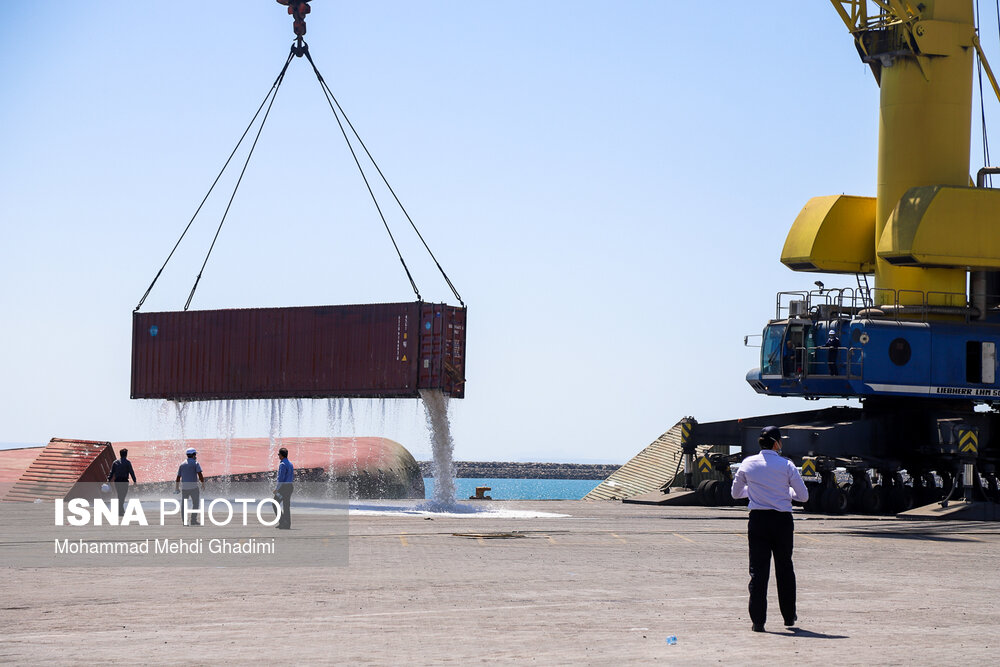 ISNA - Container ship capsizes in Iran’s Hormozgan