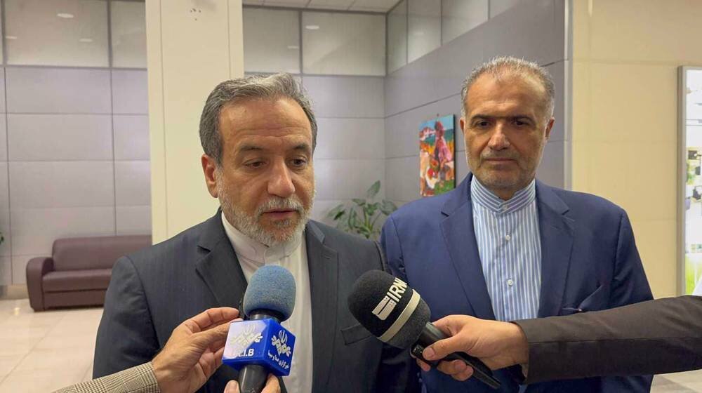 Araghchi arrives in Moscow, says will hold ‘crucial meeting’ with Putin ...
